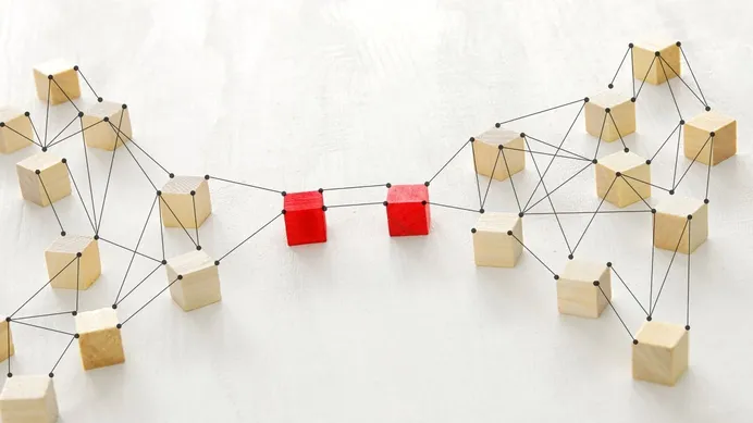 Peer-to-Peer Recognition in 2025: Ideas, Benefits & Examples